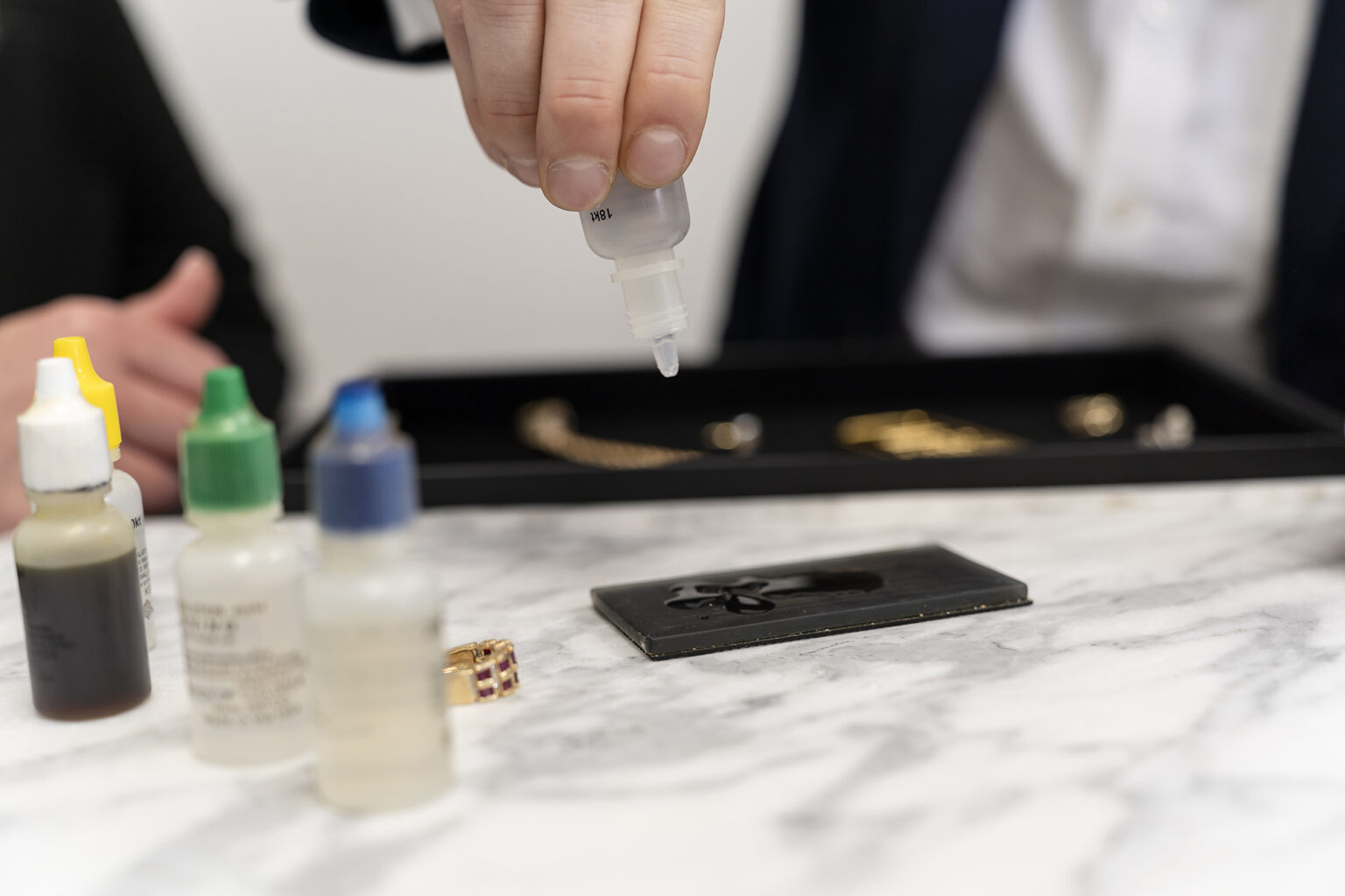 916 Gold: Hallmark Meaning, Purity, Pros and Cons | Alloy